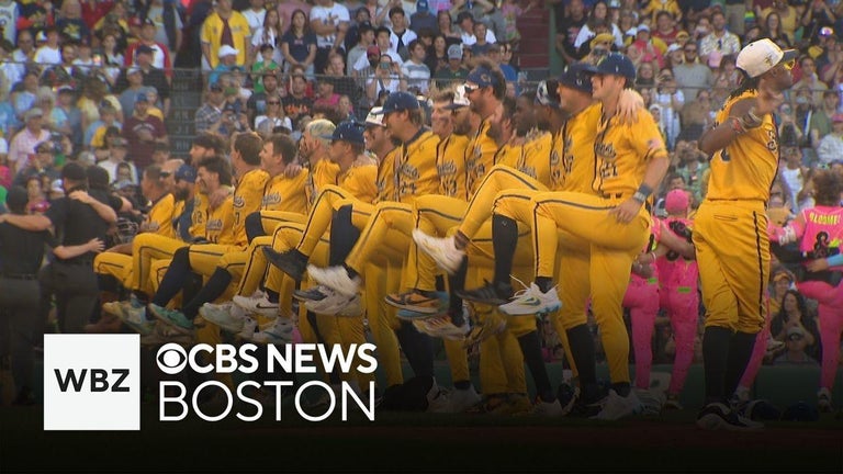 Savannah Bananas players say "it's unreal" to play sold out game at ...