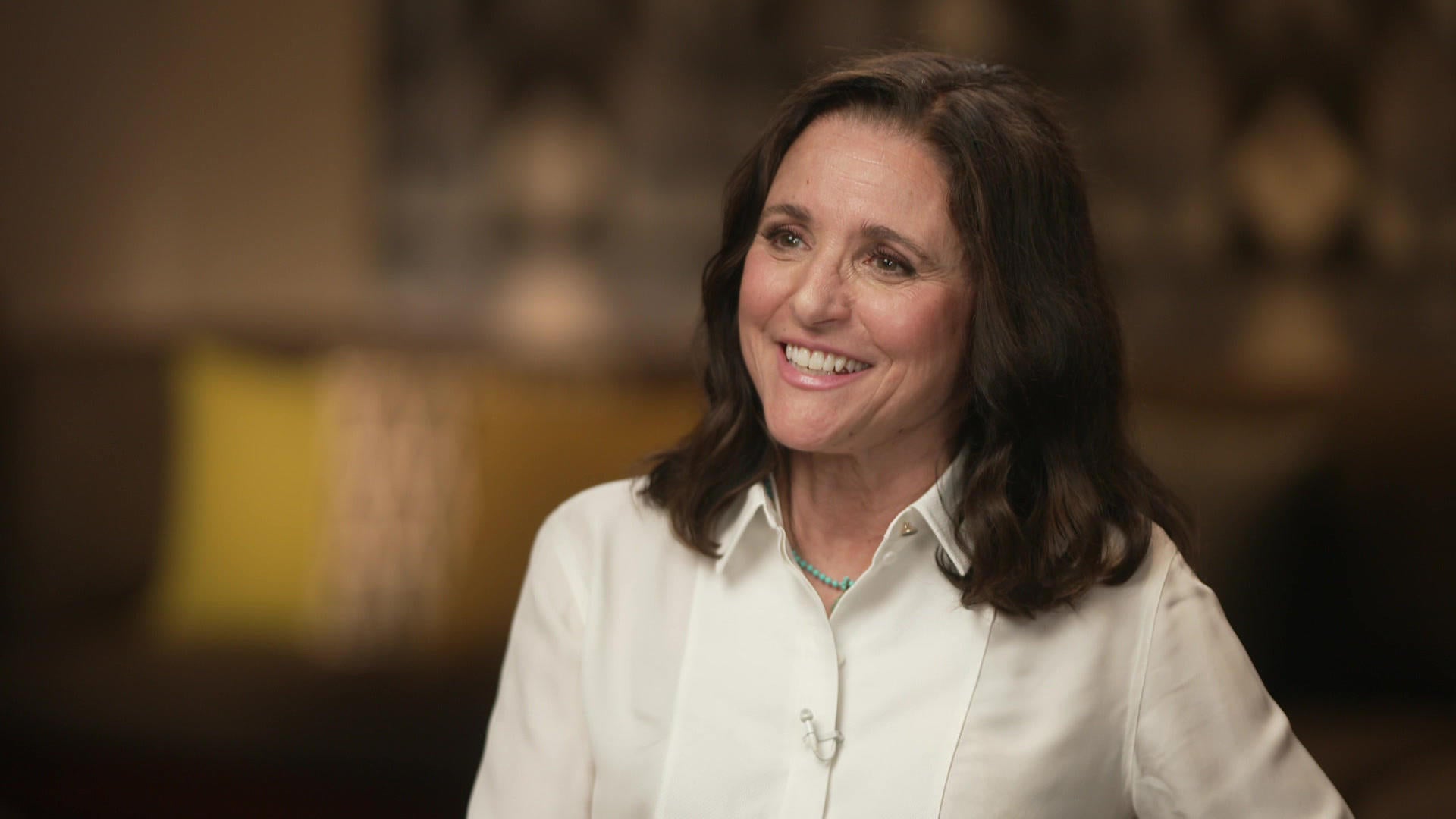 Julia Louis-Dreyfus on "Tuesday" and podcast "Wiser Than Me" - CBS News