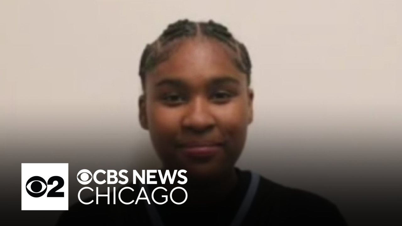 19-year-old found dead near crash on Chicago's South Side - CBS Chicago