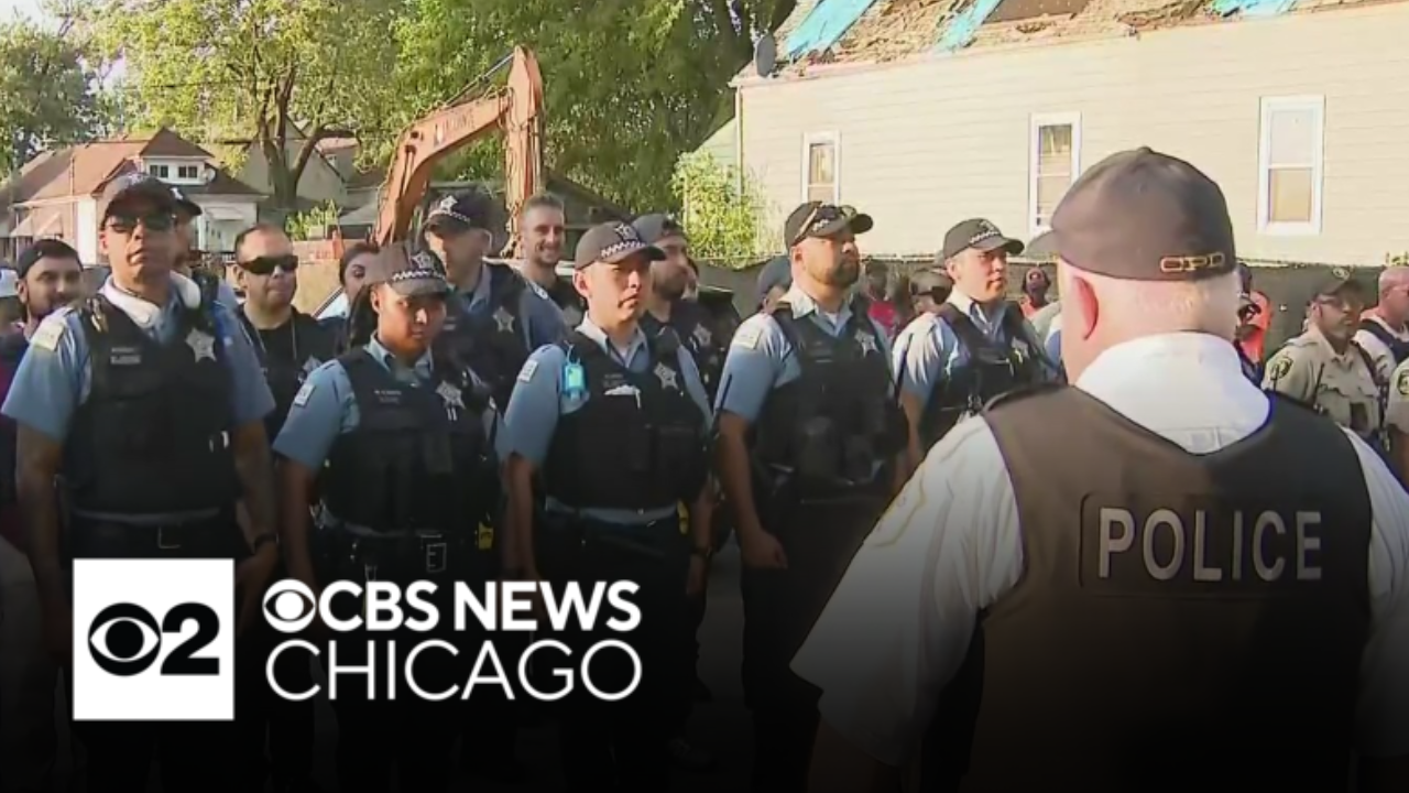 Chicago Police hold roll call on South Side block known for drugs ...