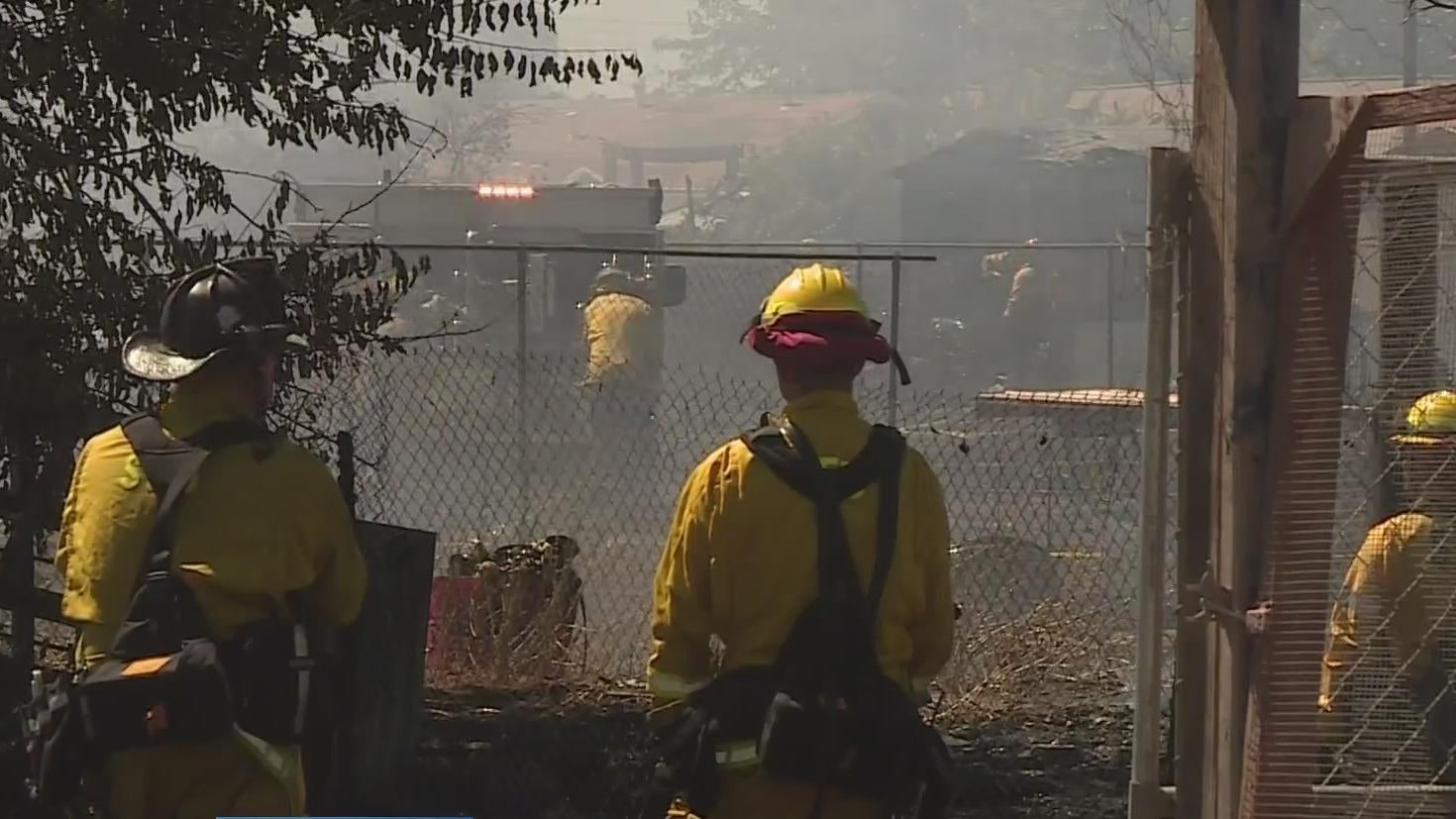 North Sacramento fire burns several cars and structures, including 1 ...
