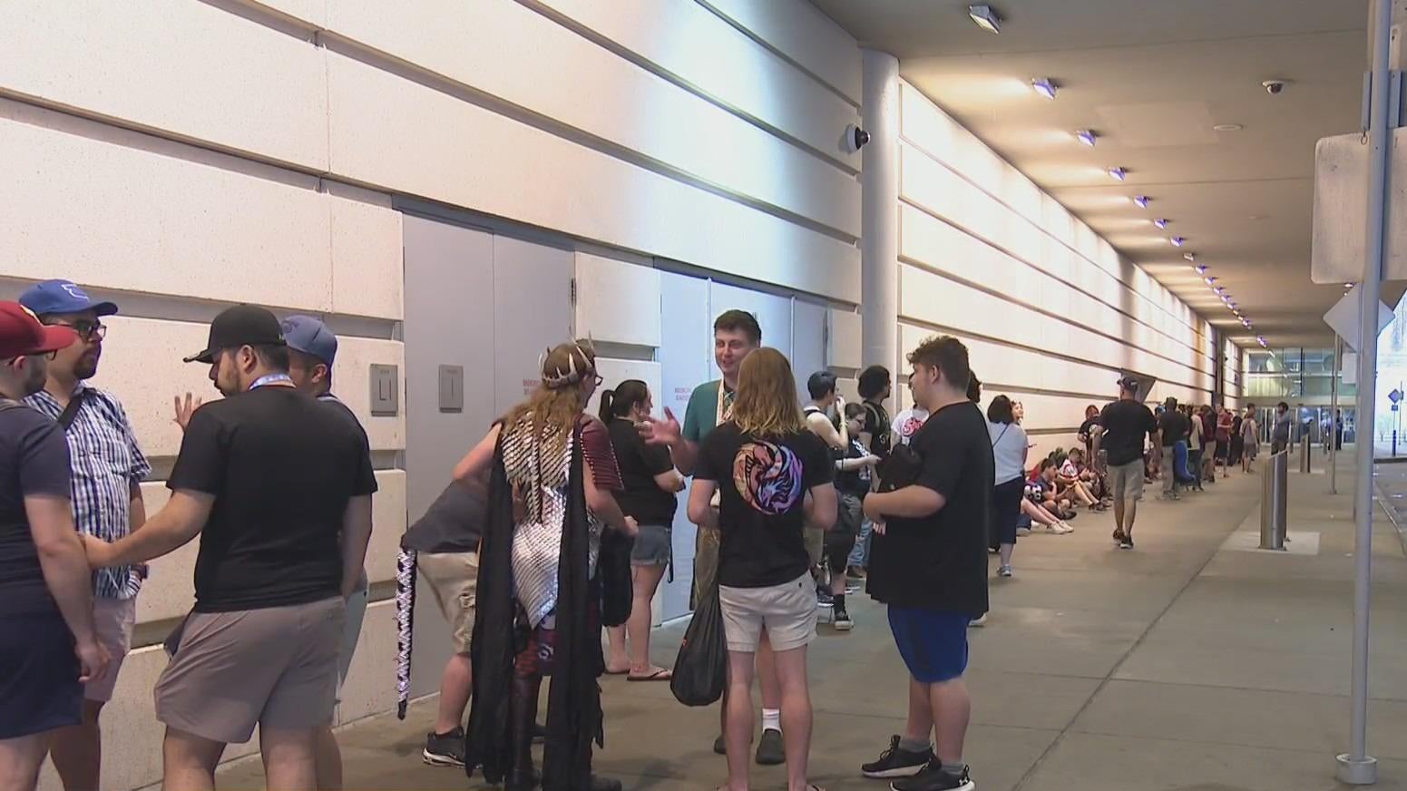 Furries wait in hours-long lines to get into Anthrocon - CBS Pittsburgh
