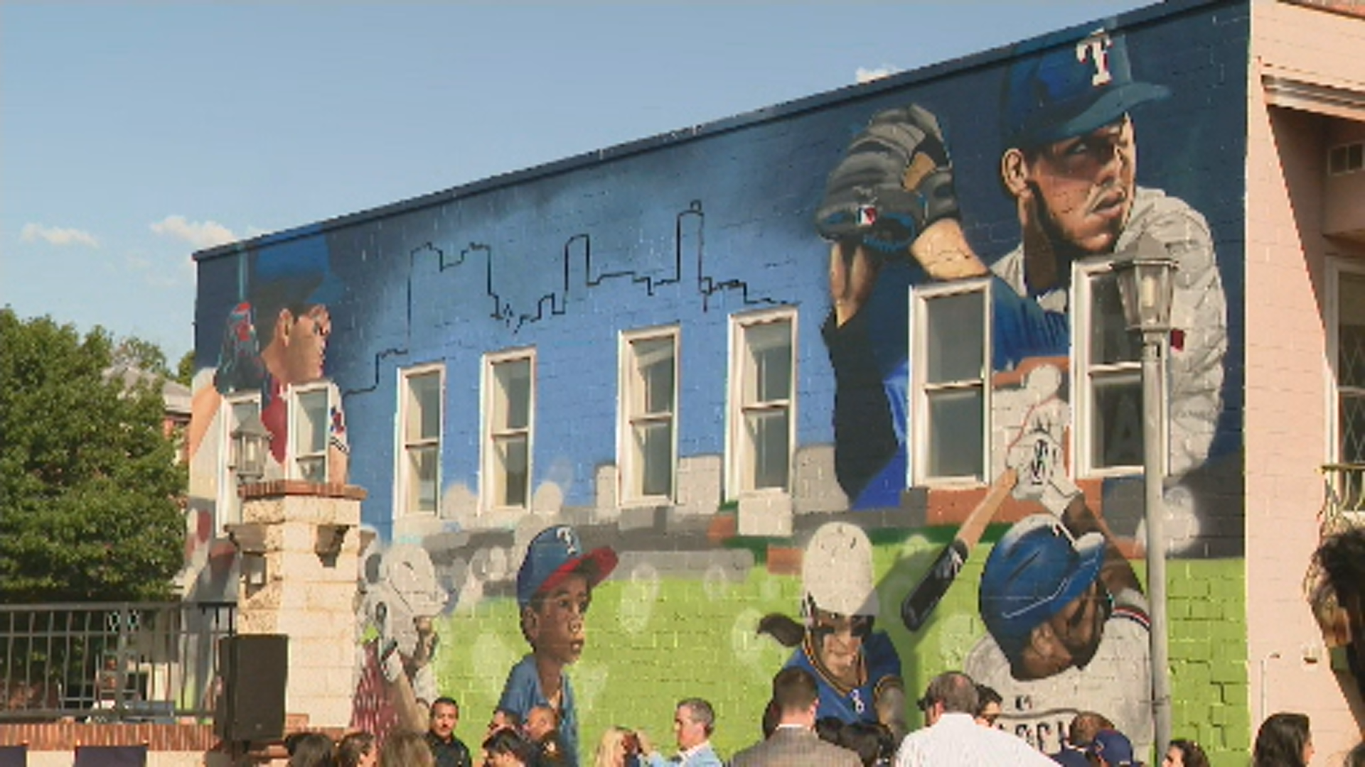 North Texas artist unveils inspiring mural for Major League Baseball ...