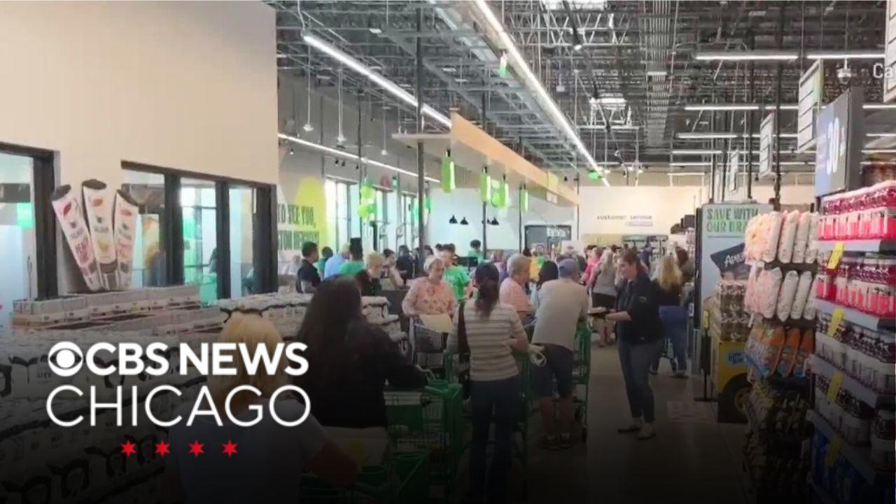 Amazon Fresh store opens in suburban Chicago - CBS Chicago