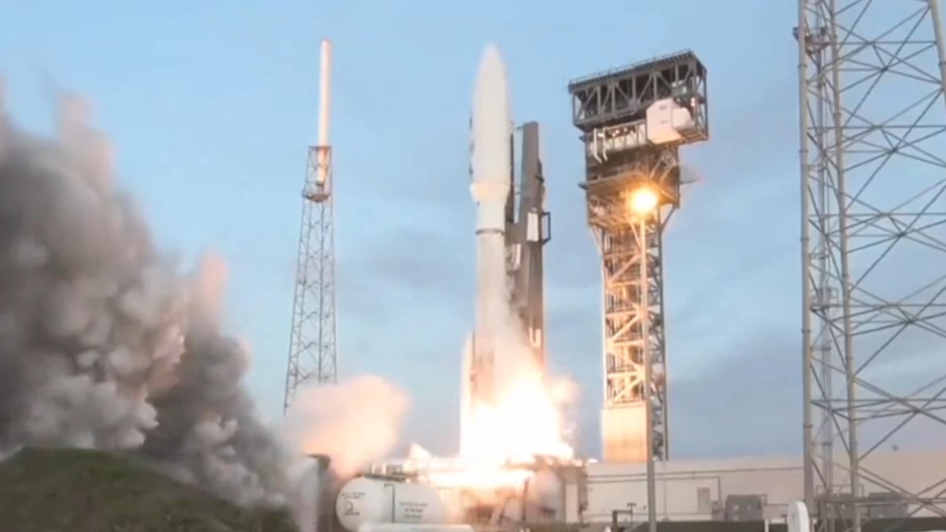 Atlas 5 rocket blasts off on milestone U.S. Space Force mission - CBS News