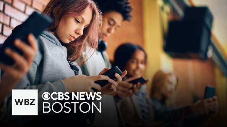Excessive smartphone use can negatively impact teen's mental health ...