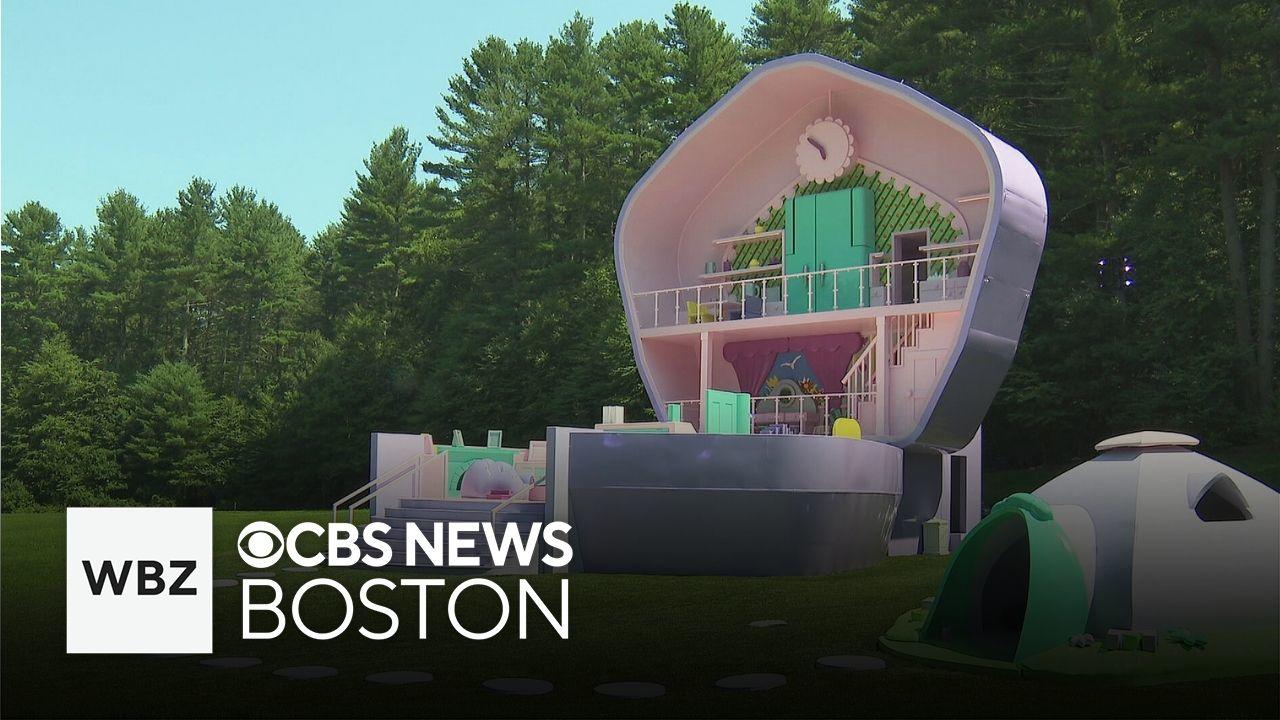 A life-sized Polly Pocket compact is now available to rent in ...