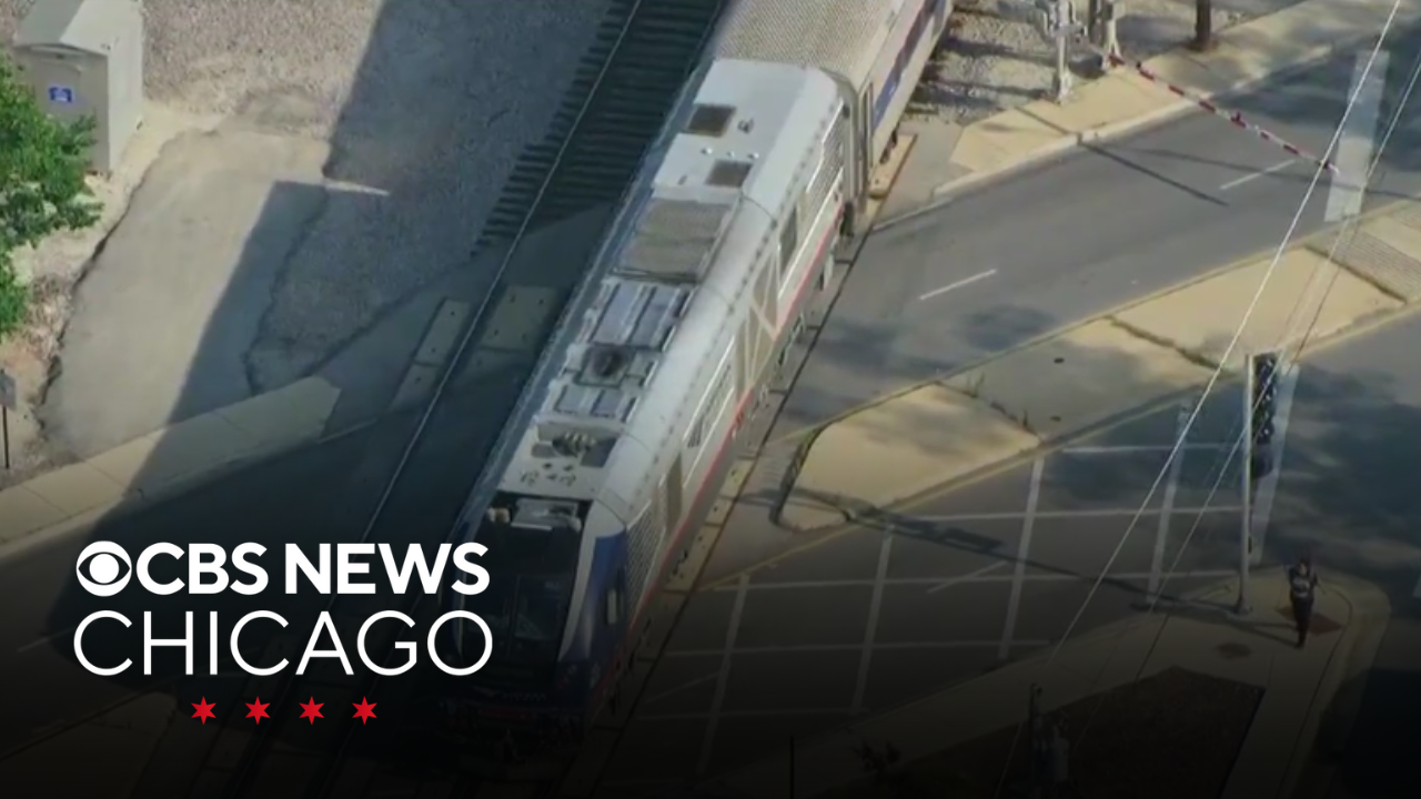 Amtrak train hits vehicle, disrupts Metra Milwaukee District North Line ...