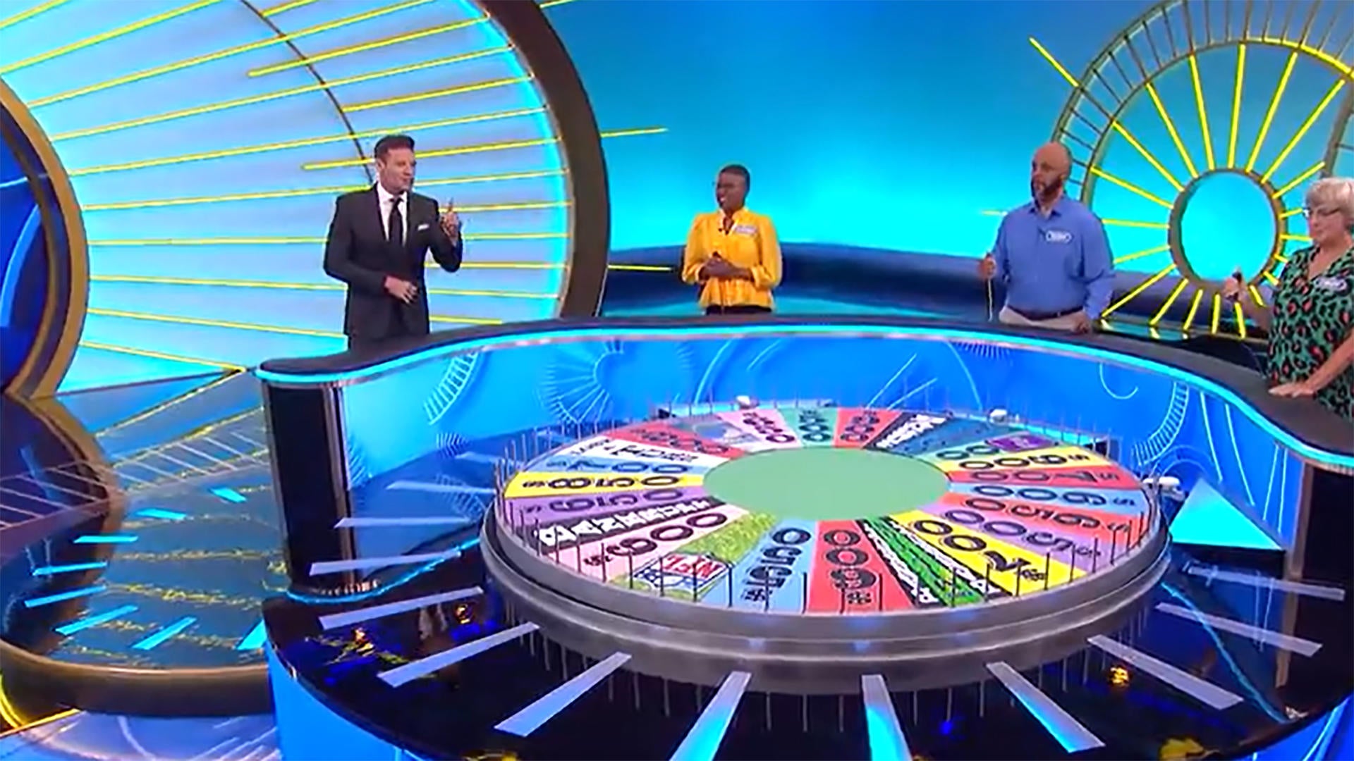 Ryan Seacrest takes a spin as new host of "Wheel of Fortune" - CBS News