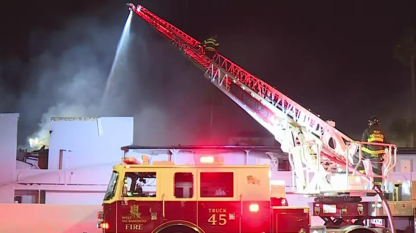 Fire rips through vacant West Sacramento hotel off of Highway 50 - CBS ...