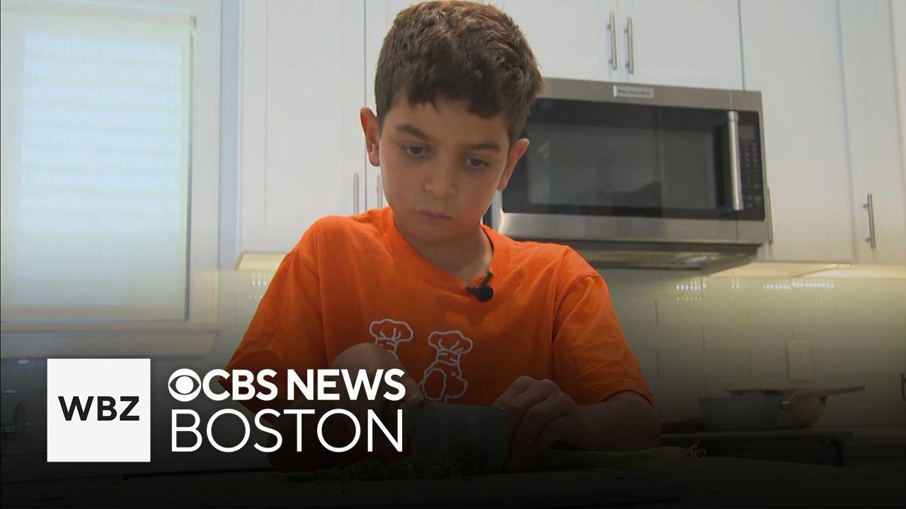 9-year-old Cape Cod boy uses cooking skills to help families in need - CBS Boston