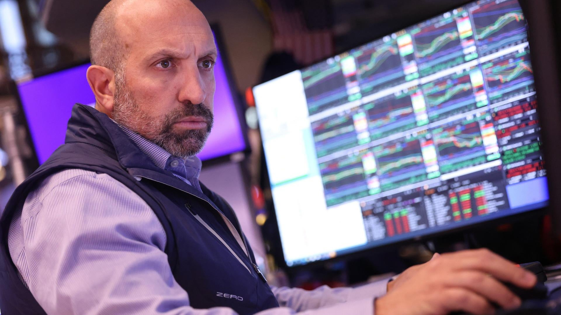 Stocks plunge, with the S&P 500 ending its worst week since March 2023 ...