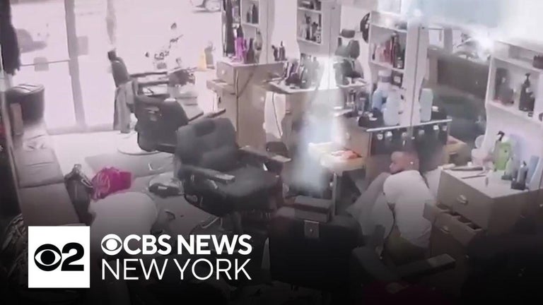 Video shows gunman brazenly shooting into Bronx barbershop - CBS New York