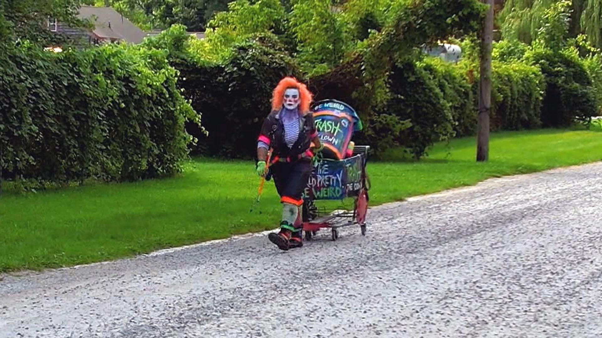 Meet "Trash the Clown": The unconventional hero, mom cleaning up her ...