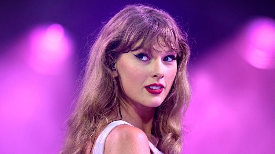 Taylor Swift endorses Kamala Harris in post signed "Childless Cat Lady ...