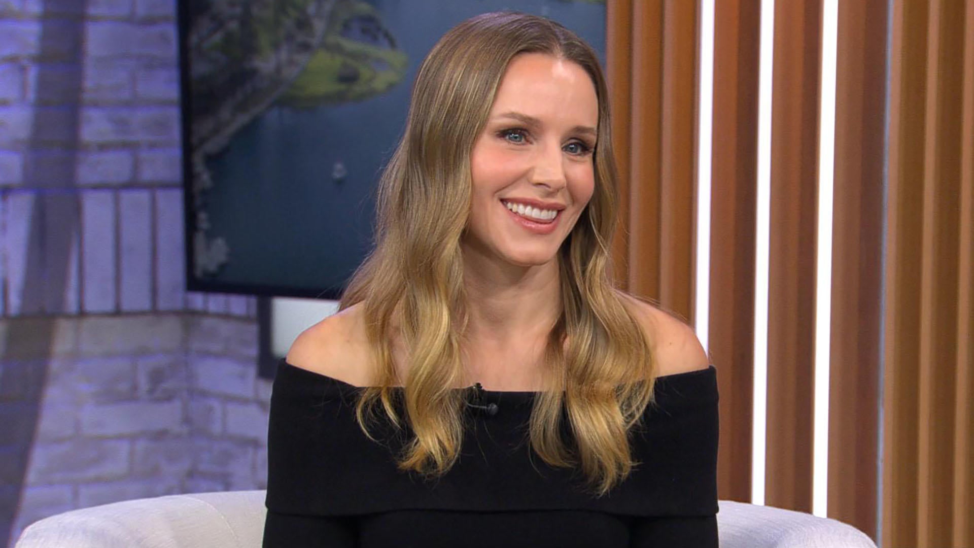 Kristen Bell on the feel-good power of romantic comedies - CBS News