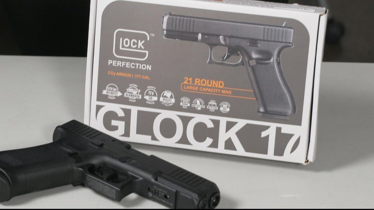 How replica guns are getting Americans killed - CBS News