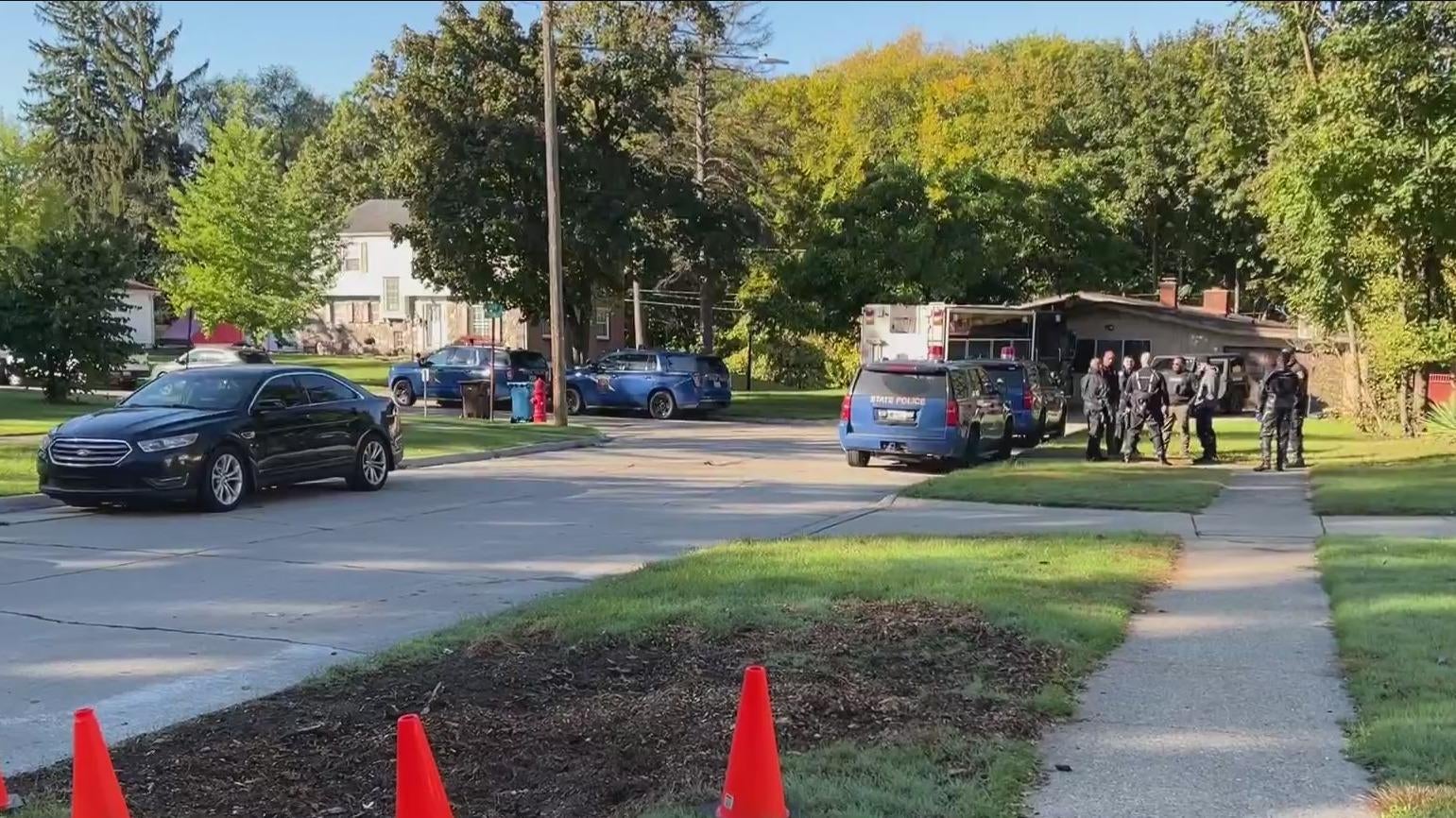 Kayaker discovers decomposed body on Rouge River in Wayne - CBS Detroit