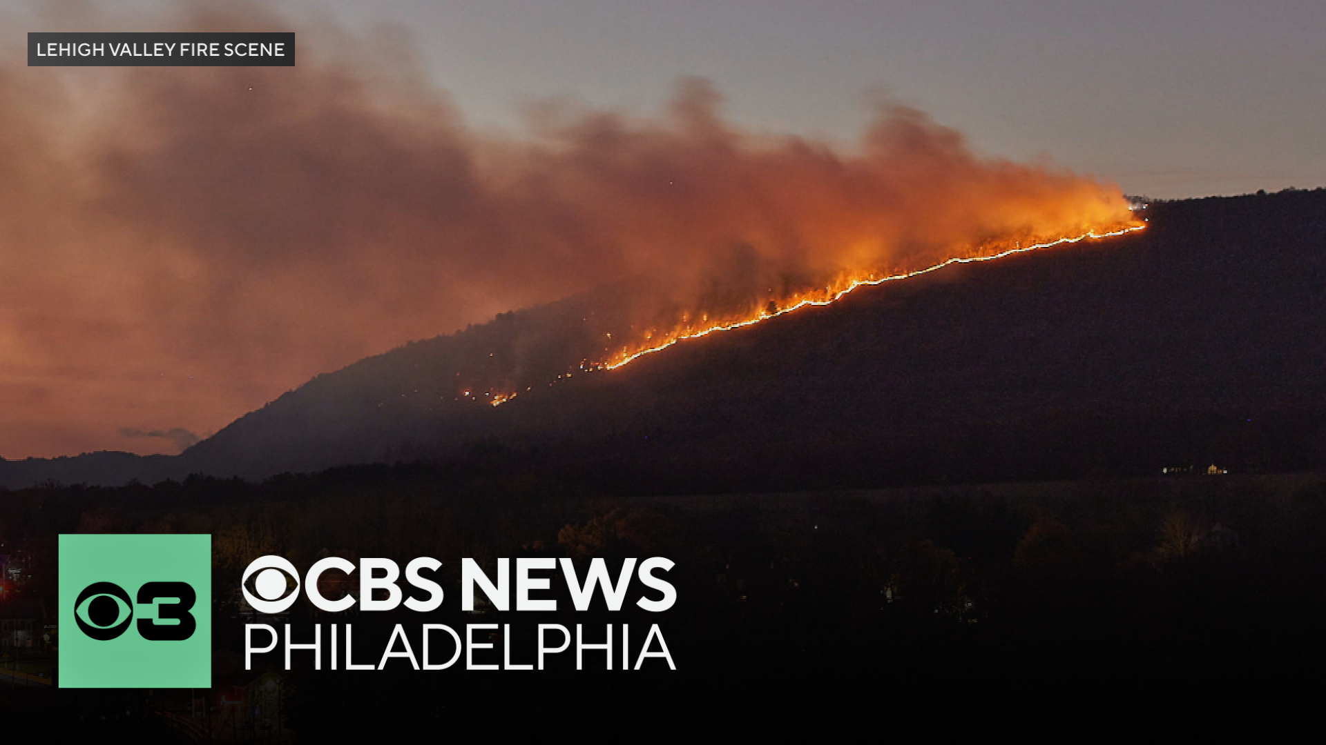 Wildfire burns on Blue Mountain in Northampton County, Pennsylvania ...