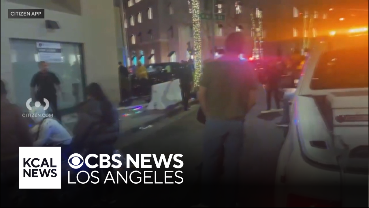 Carjacking suspect in Beverly Hills crashes into building near Rodeo ...