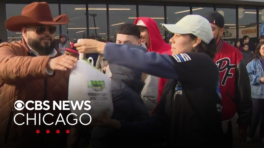 Southwest Side Chicago businesses join up to give out Thanksgiving ...