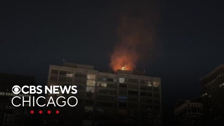 Fire sends flames through roof of Joffrey Tower in Chicago's Loop - CBS ...
