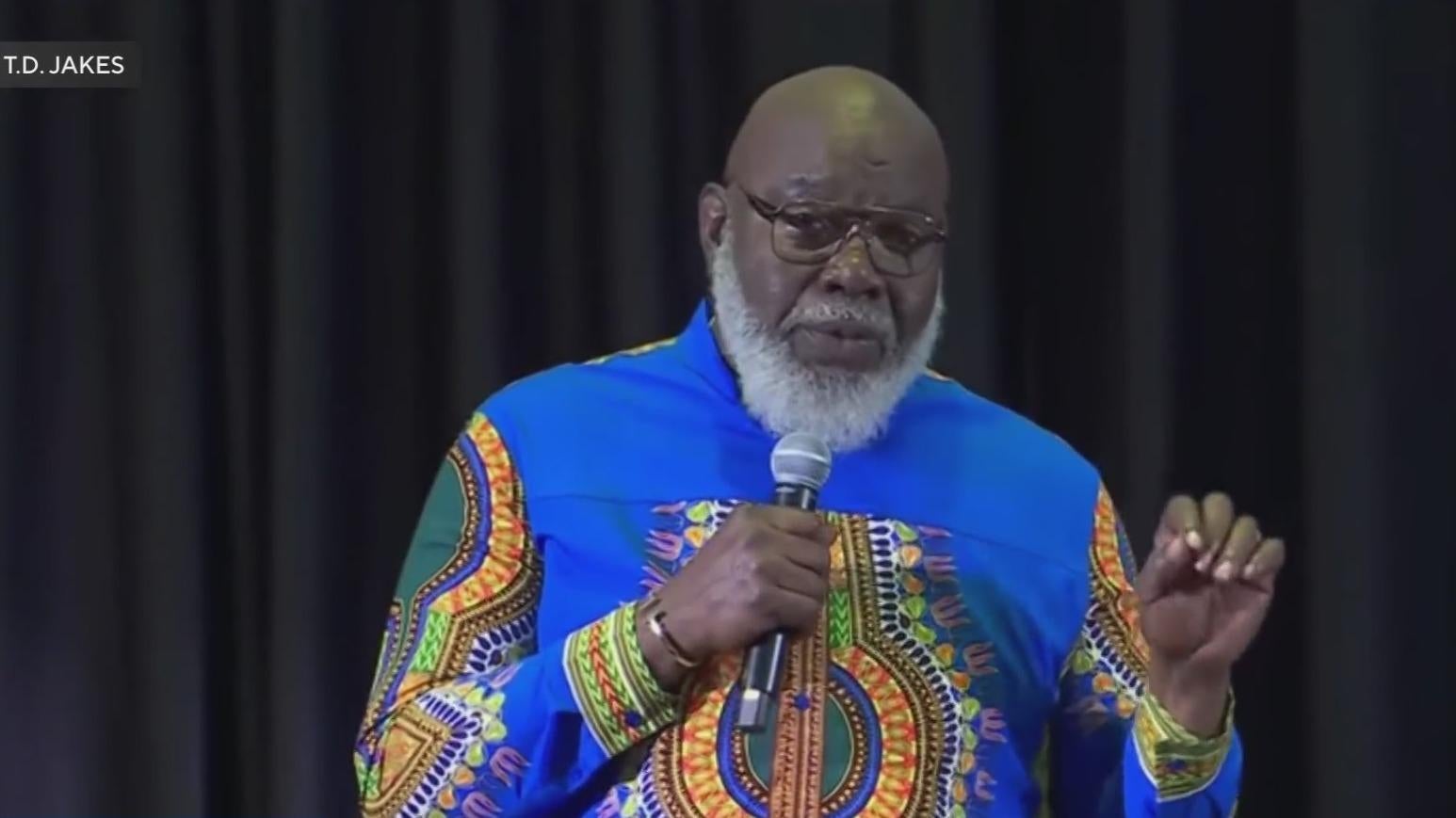 Bishop T.D. Jakes recovering after "health incident" caught on video during Sunday sermon - CBS ...
