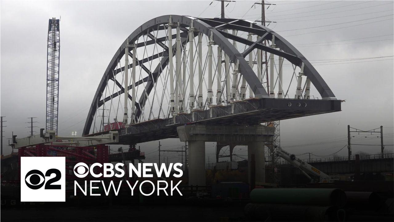 Key milestone reached for new Portal North Bridge - CBS New York