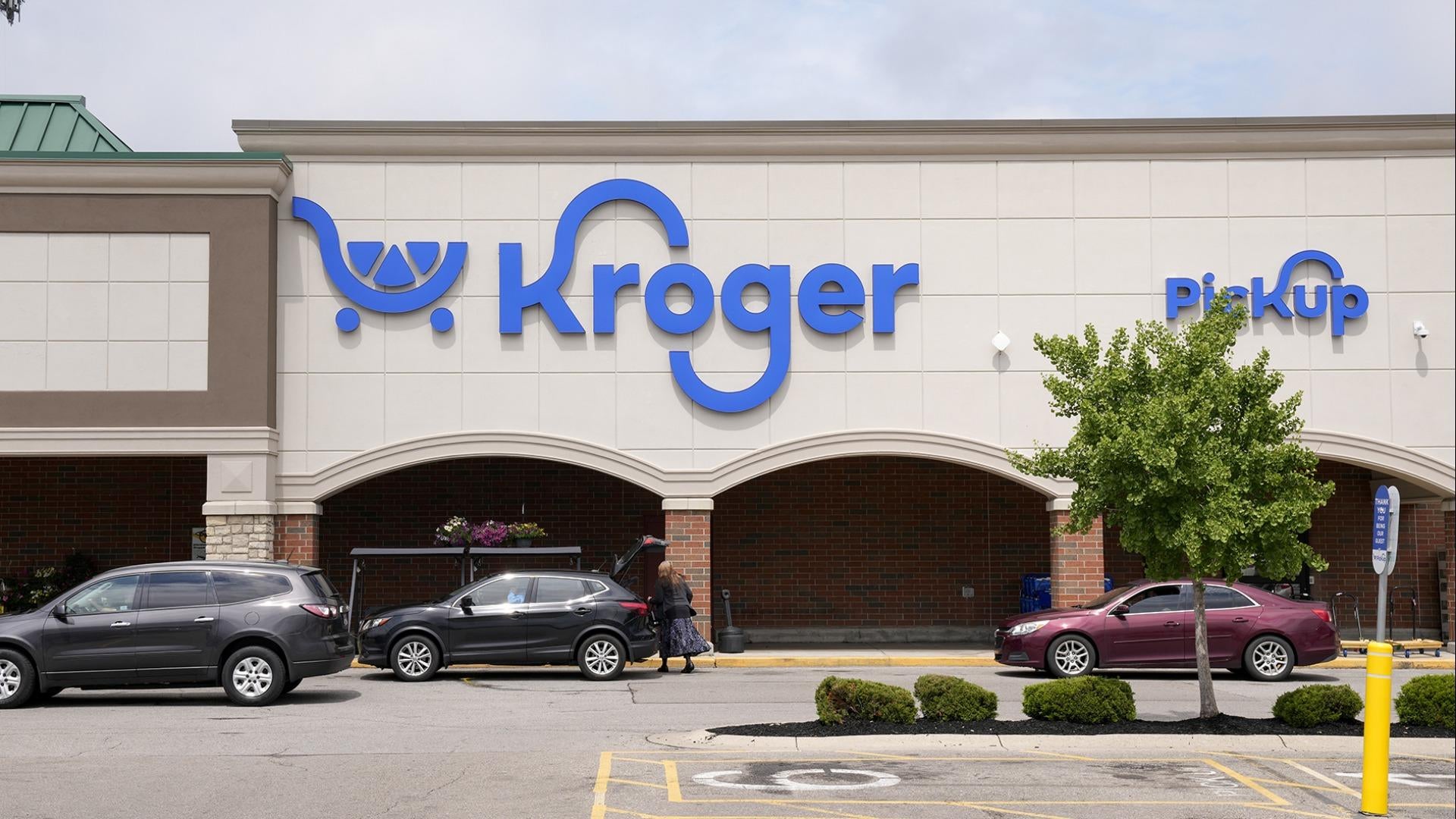 Kroger's $24.6 billion purchase of Albertsons halted by federal judge - CBS News