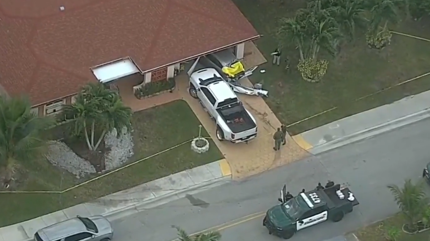 Man found dead in Tamarac house after SWAT standoff - CBS Miami