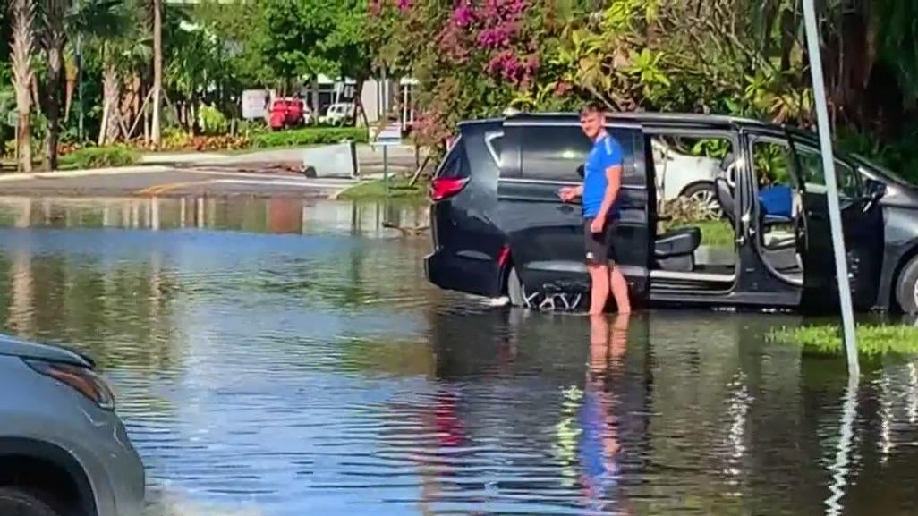 Bursts of heavy rain flood Broward streets, homes & businesses - CBS Miami