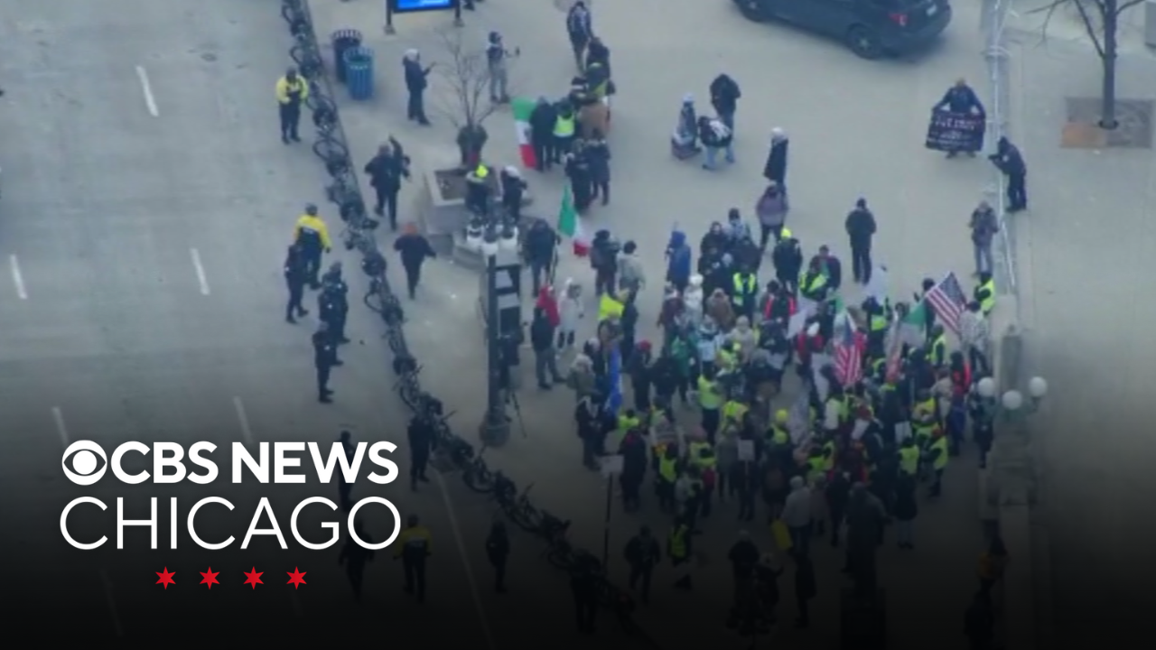 Protesters march through downtown Chicago during Donald Trump's ...
