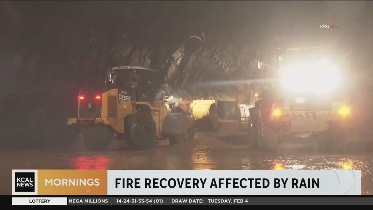 Mudflow triggered by rain shuts down Pacific Coast Highway in Malibu ...
