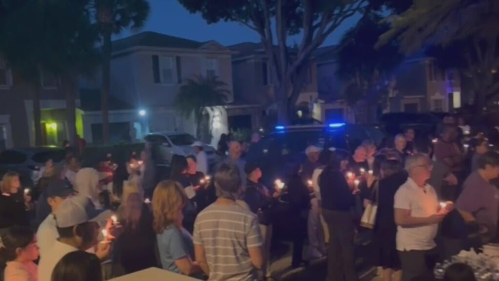 Community mourns loss of 3 killed in Tamarac shooting - CBS Miami