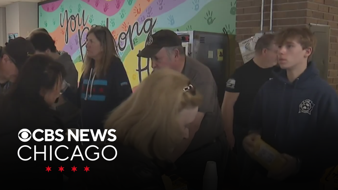 Crowd turns out for breakfast to raise funds for Chicago Police ...