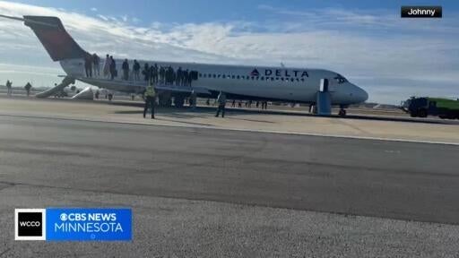 Delta flight that filled with smoke had "no oil visible" in right ...