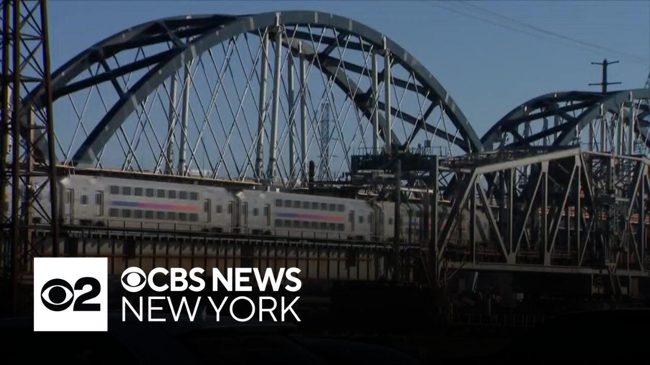 Portal North Bridge's third and final arch is now in place. It's a ...