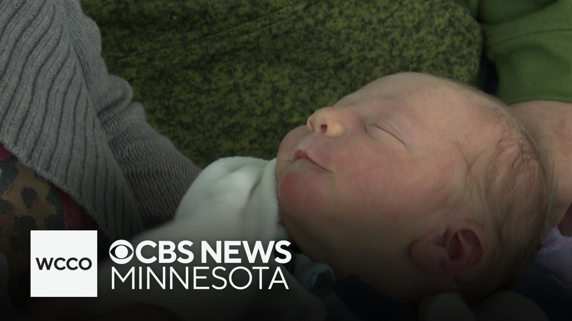 First responders help deliver baby in Elk River parking lot - CBS Minnesota