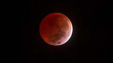 See pictures of the total lunar eclipse and "Blood Worm Moon" - CBS News