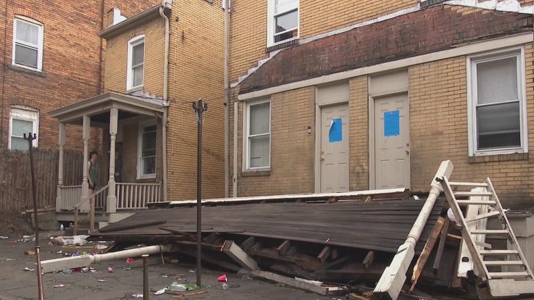 Police break up crowd of students in Oakland one day after porch roof ...