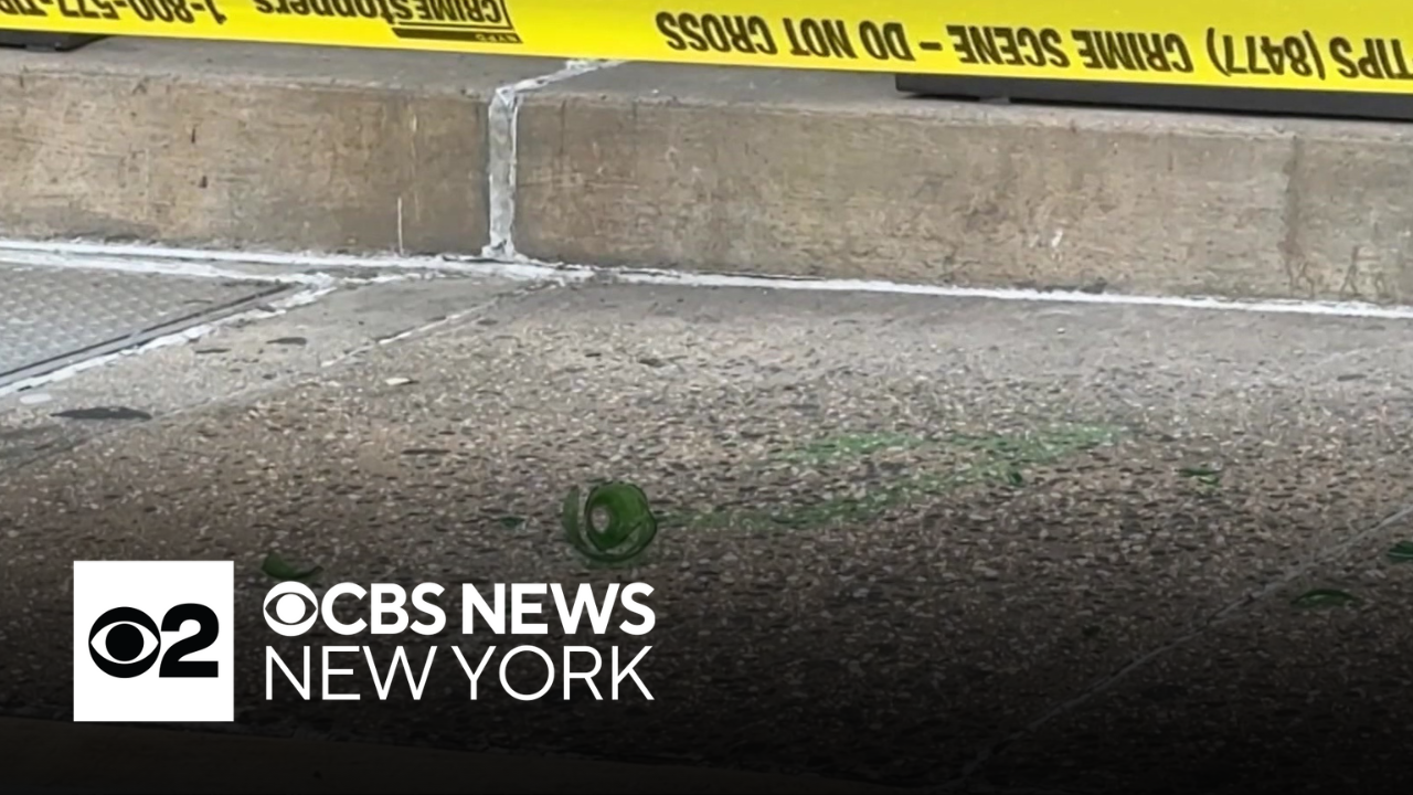 2 women randomly attacked with glass bottle in SoHo, police say - CBS ...
