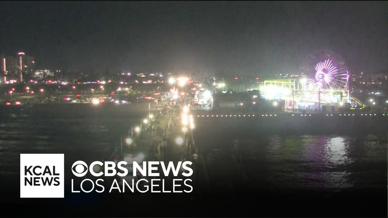 Santa Monica city leaders consider potential beach curfew - CBS Los Angeles
