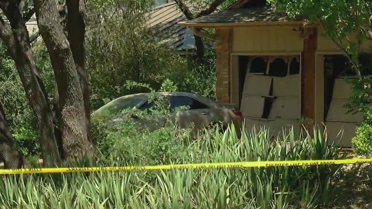 At least 24 homes damaged, 6 injured after Austin house explosion - CBS ...