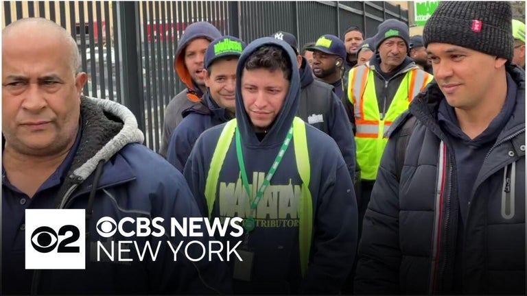Hundreds of NYC beer delivery workers go on strike - CBS New York
