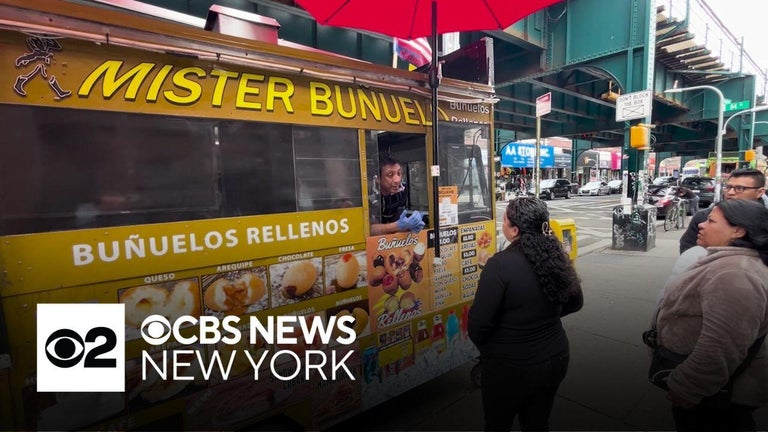 Scavenger hunt celebrates NYC's food carts from around the world - CBS ...