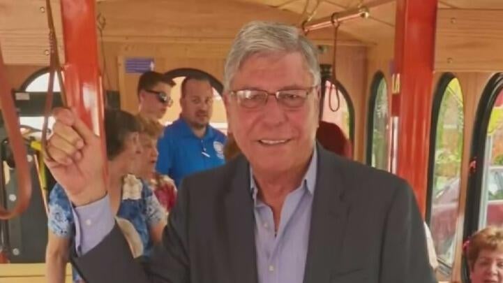 Memorial services pay tribute to Miami Commissioner Manolo Reyes - CBS ...