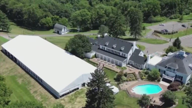 Moon Township megachurch wants to resume hosting outdoor services - CBS ...