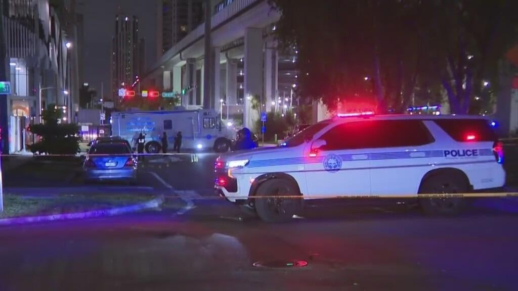 Man shot, killed during argument with woman in heart of Brickell - CBS ...