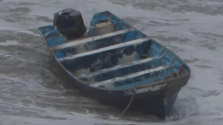 Boat capsizes off San Diego beach, killing at least 3 people; Coast ...