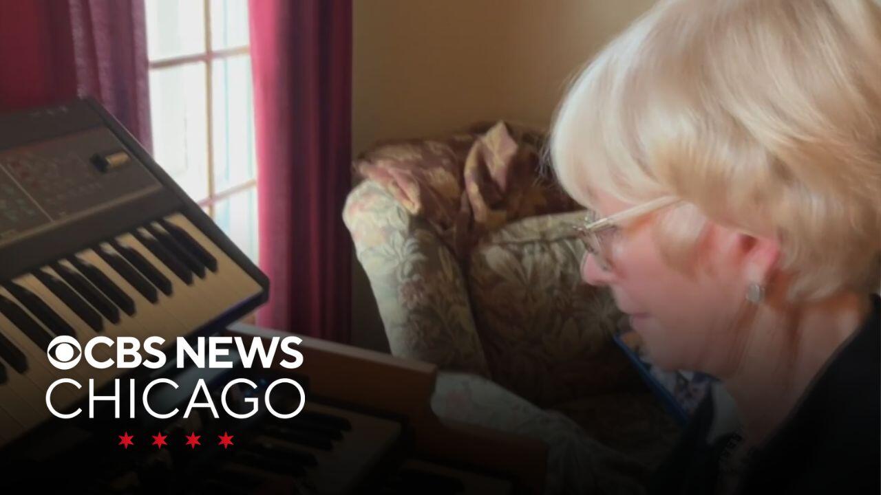 A visit with retired Chicago White Sox organist Nancy Faust as she ...